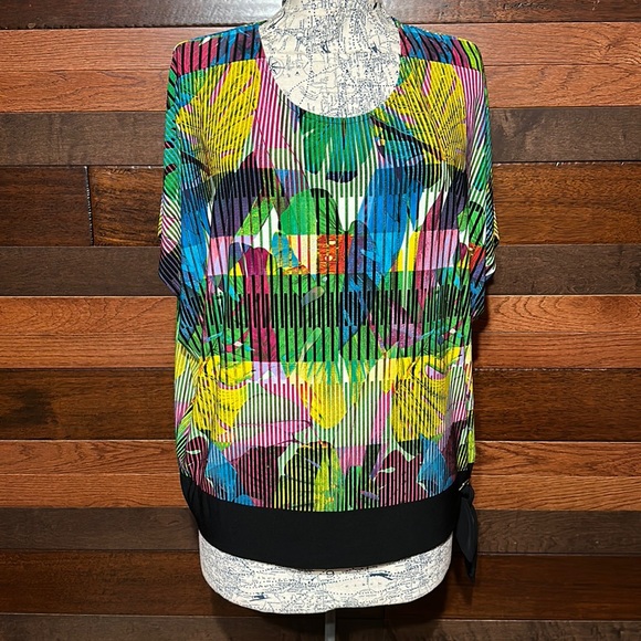 Rafaella | Tops | Rafaella Scoop Neck Short Sleeve Multi Colored ...